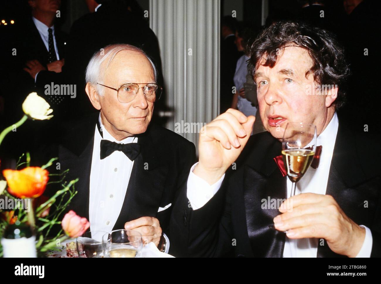 Humorist Loriot Vicco von Bülow neben Journalist und Kritiker Hellmuth ...