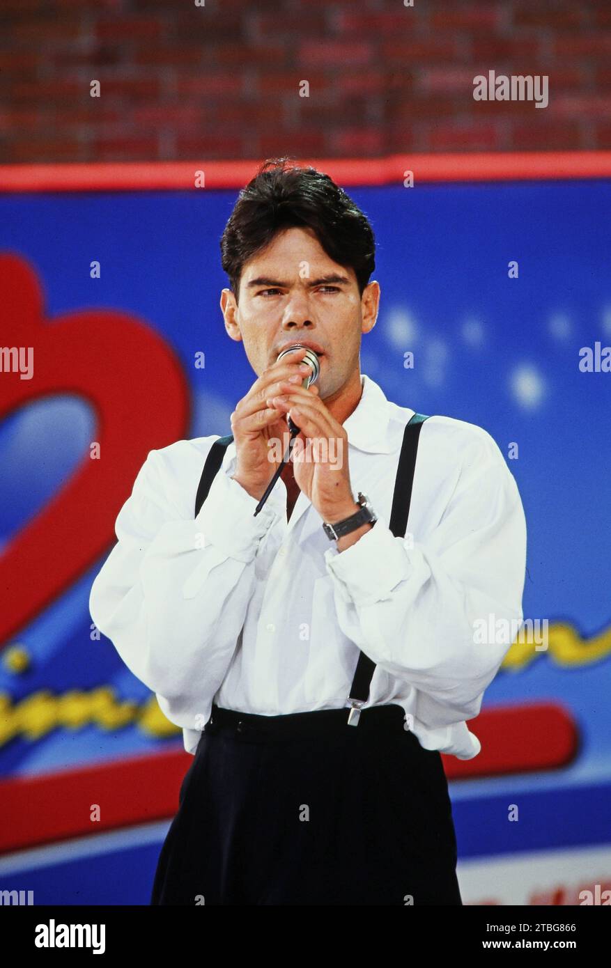 Marian Gold, Sänger der deutschen Band "Alphaville", bei einem Auftritt ...