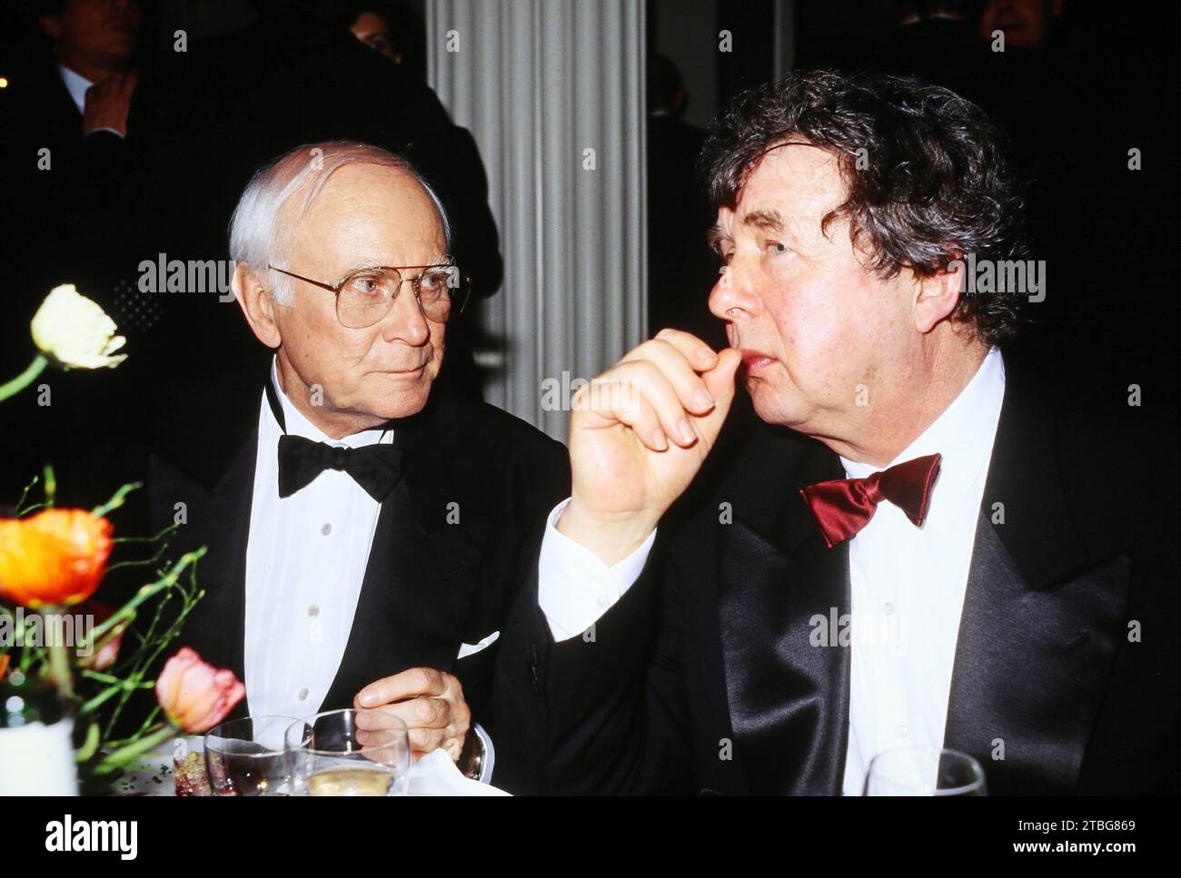 Humorist Loriot Vicco von Bülow neben Journalist und Kritiker Hellmuth ...