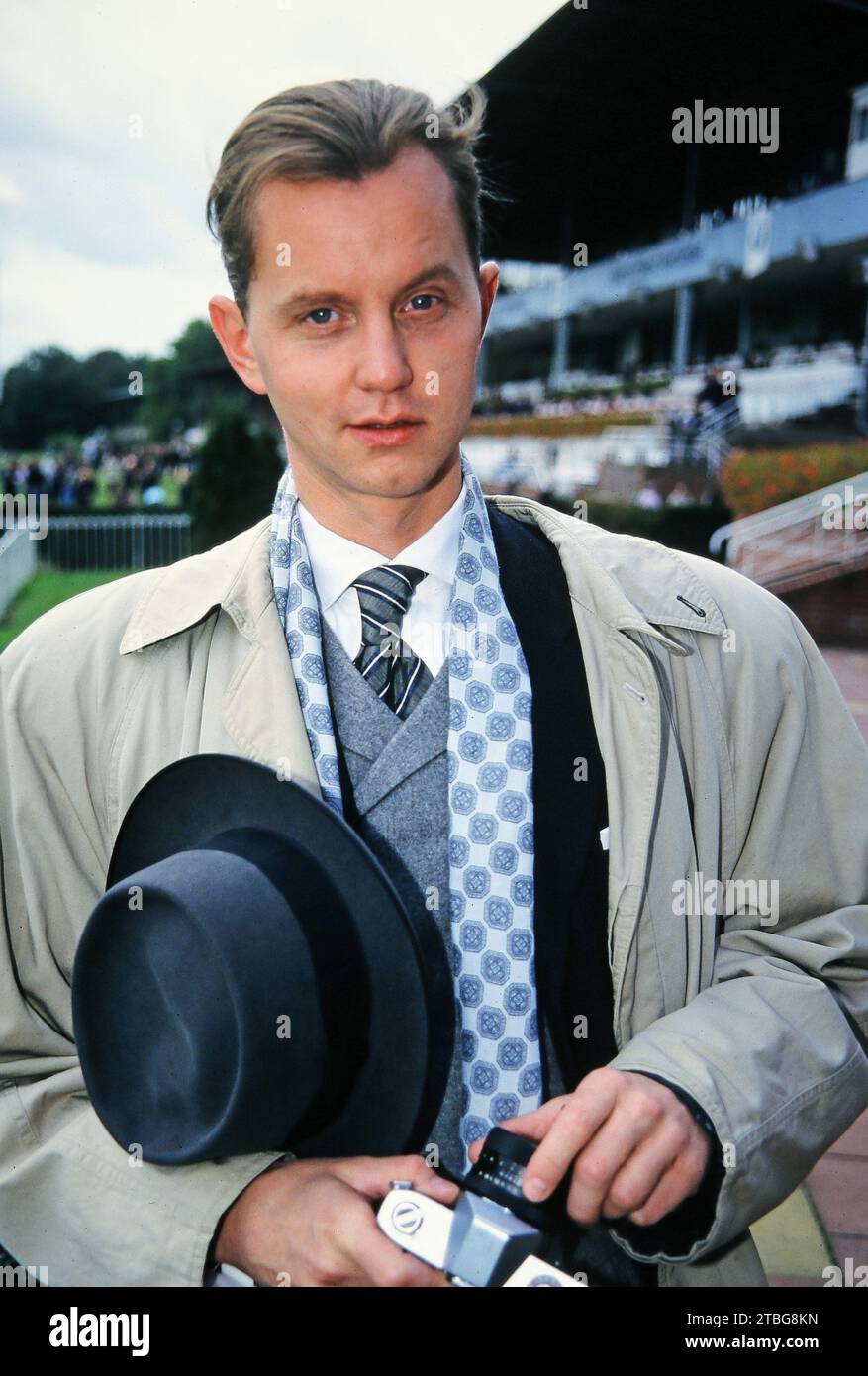 Max Raabe, deutscher Sänger (Bariton), fotografiert beim Pferderennen ...