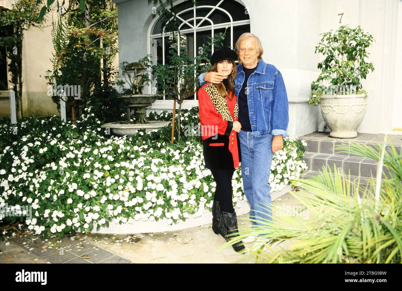 Wolfgang und Maria Petersen, im Garten zuhause in Brentwood/Los Angeles ...