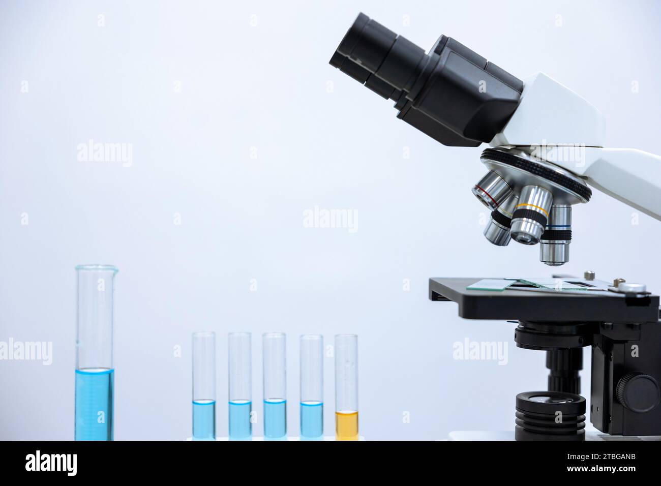 Liquid extraction beaker hi-res stock photography and images - Alamy