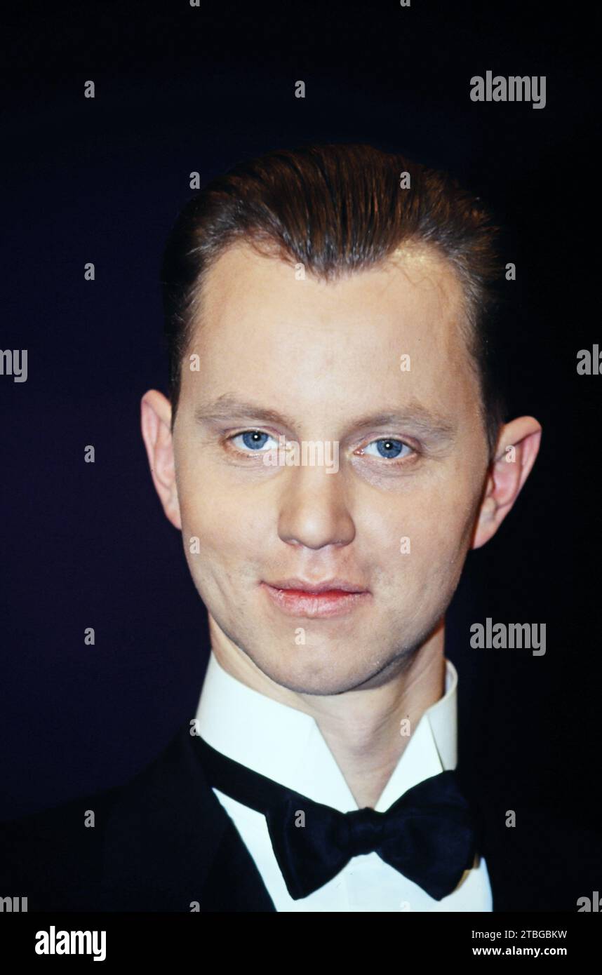 Sänger und Bariton Max Raabe, bekannt für seine Lieder aus den 1920er ...