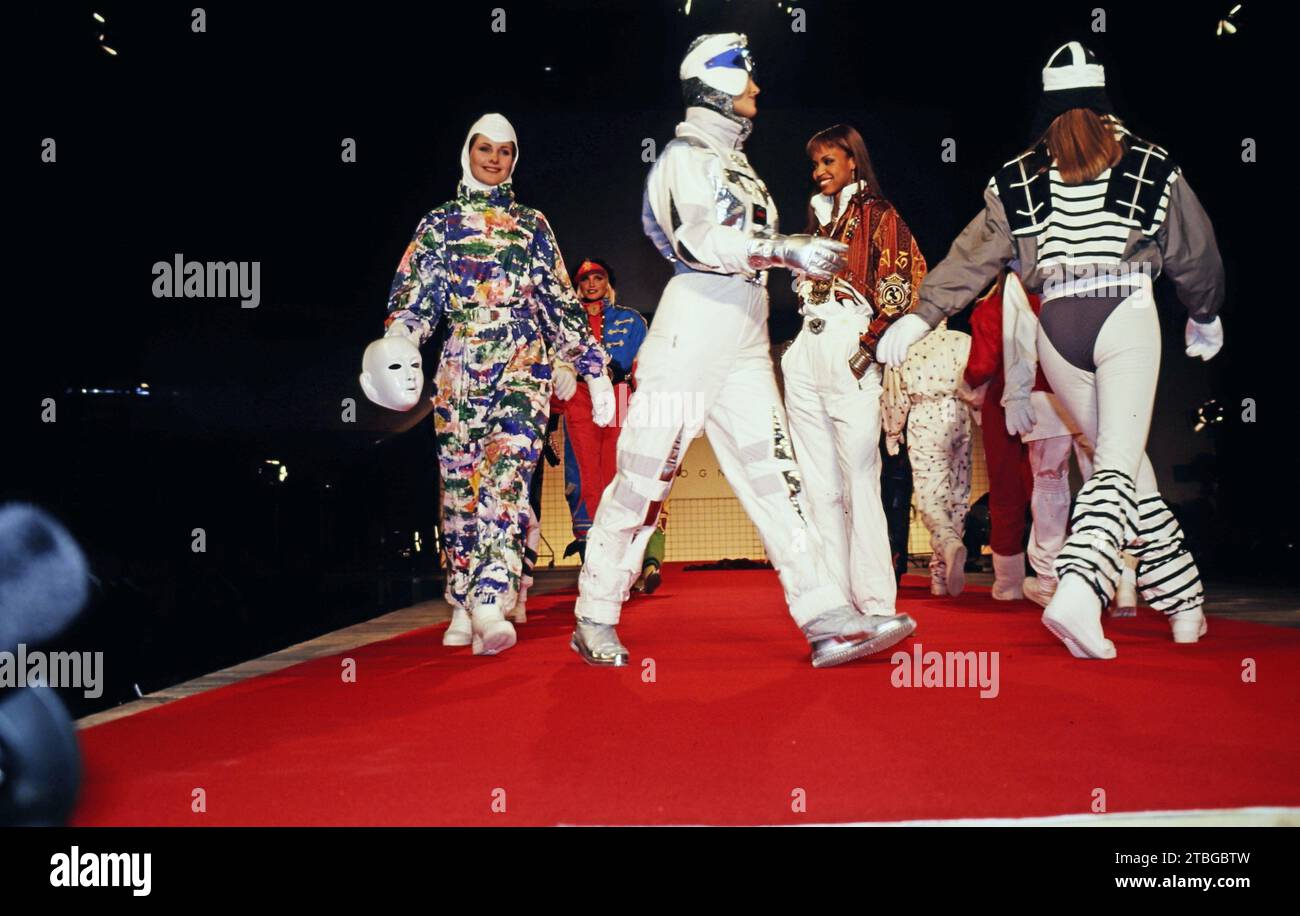 Modenschau des Designers Willy Bogner, circa 1990 Stock Photo - Alamy