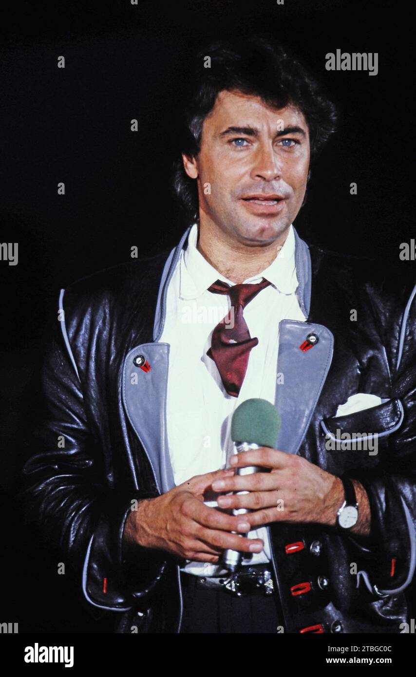 Roy Black, deutscher Schlagersänger, bei einem Auftritt circa 1985 ...