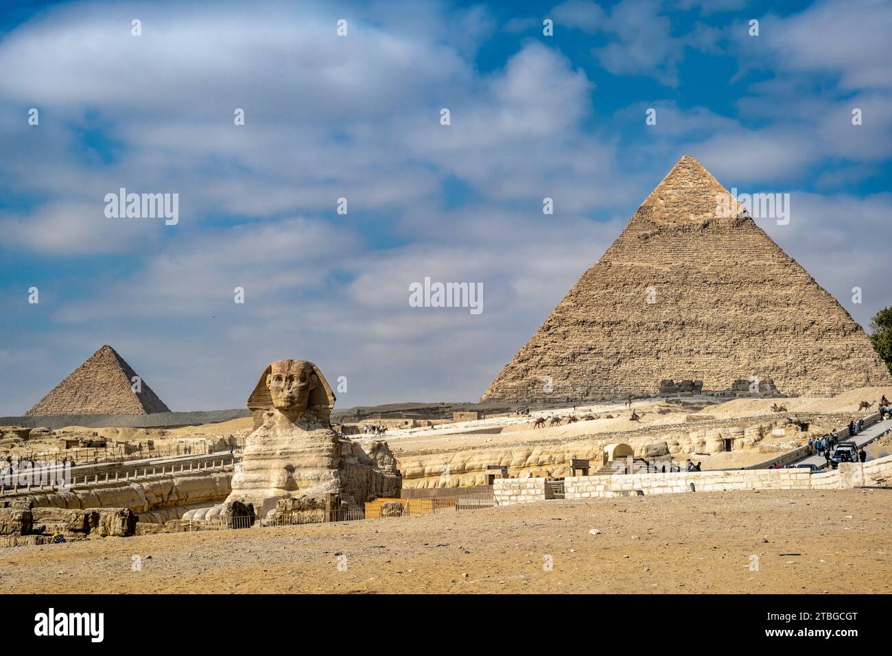 Great Sphinx and Pyramid of Khafre, Giza, Egypt Stock Photo - Alamy