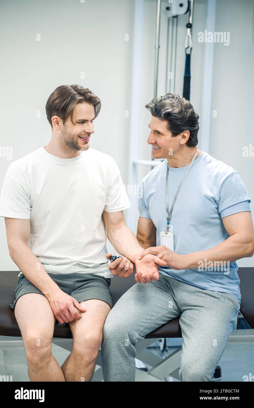 Checking pulse. Doctor checking the patients pulse Stock Photo - Alamy