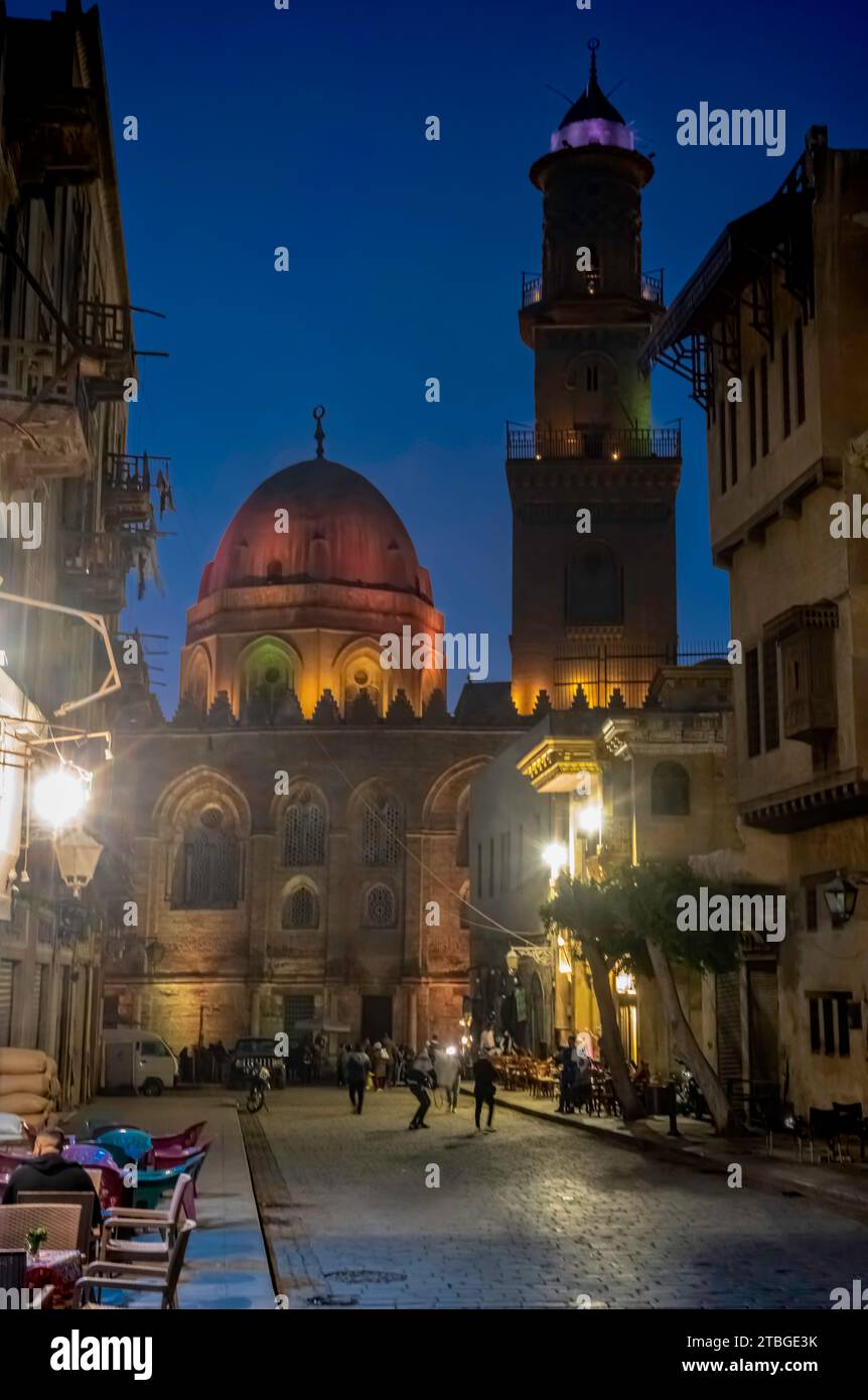 Streets and shops in the souq al-Nabulsi by night, Khan el-Khalili ...