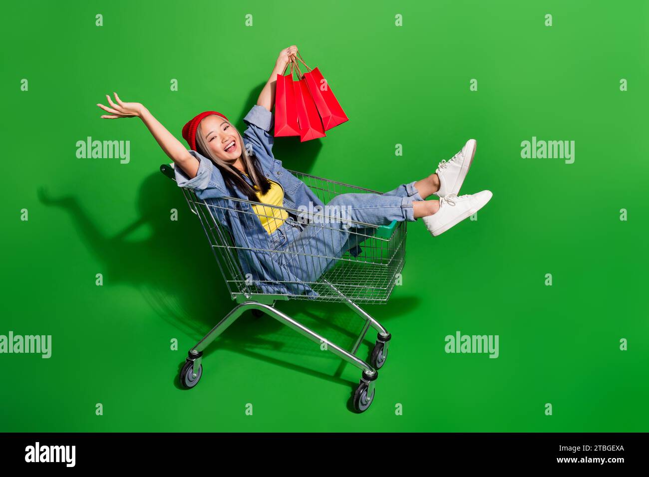Japanese teen girl shopping mall hi-res stock photography and images ...