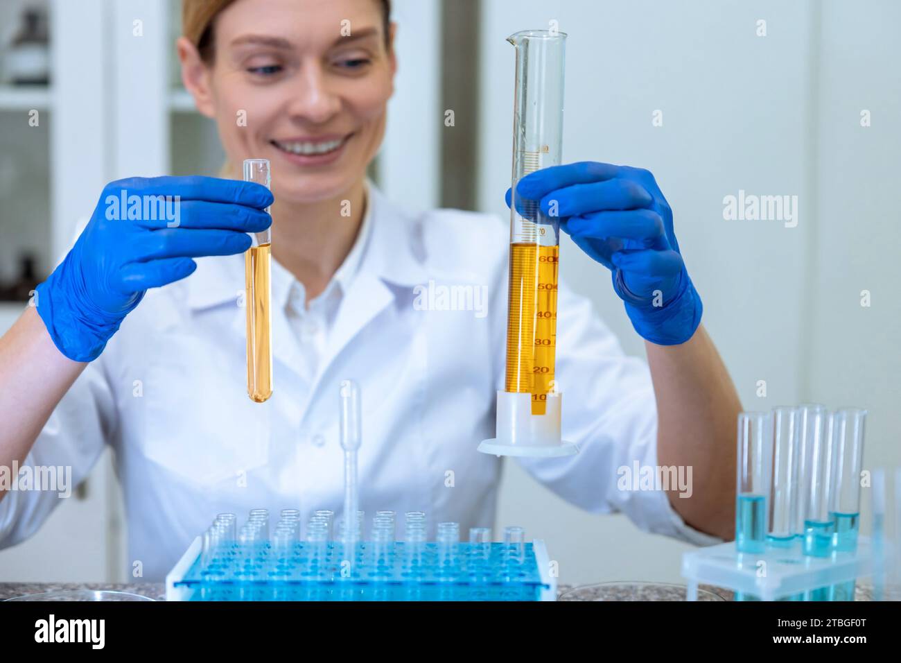 Dna testing in the field hi-res stock photography and images - Alamy