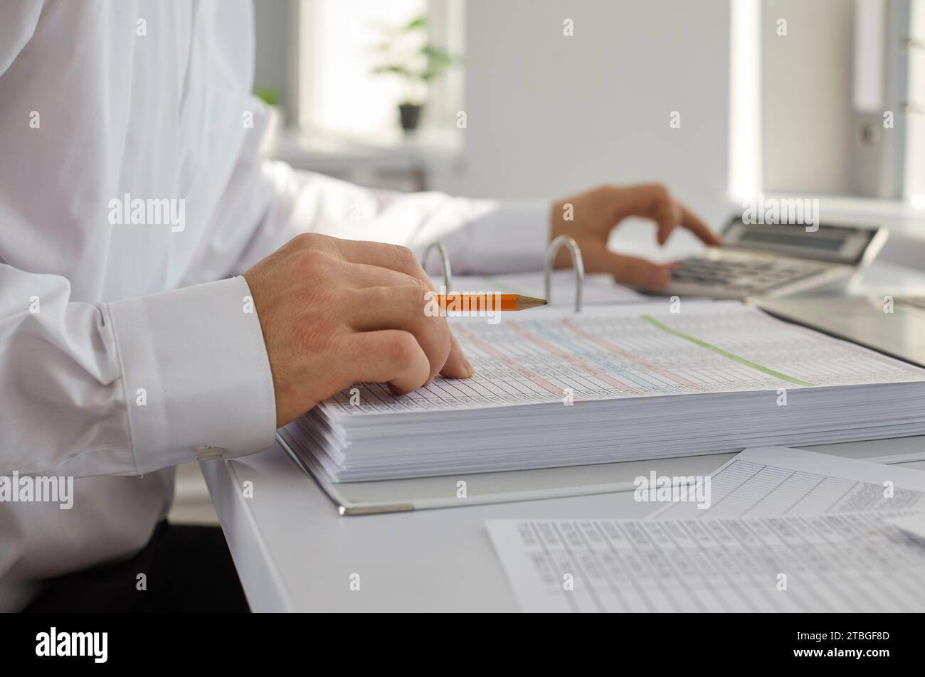 Annual balance sheet hi-res stock photography and images - Alamy