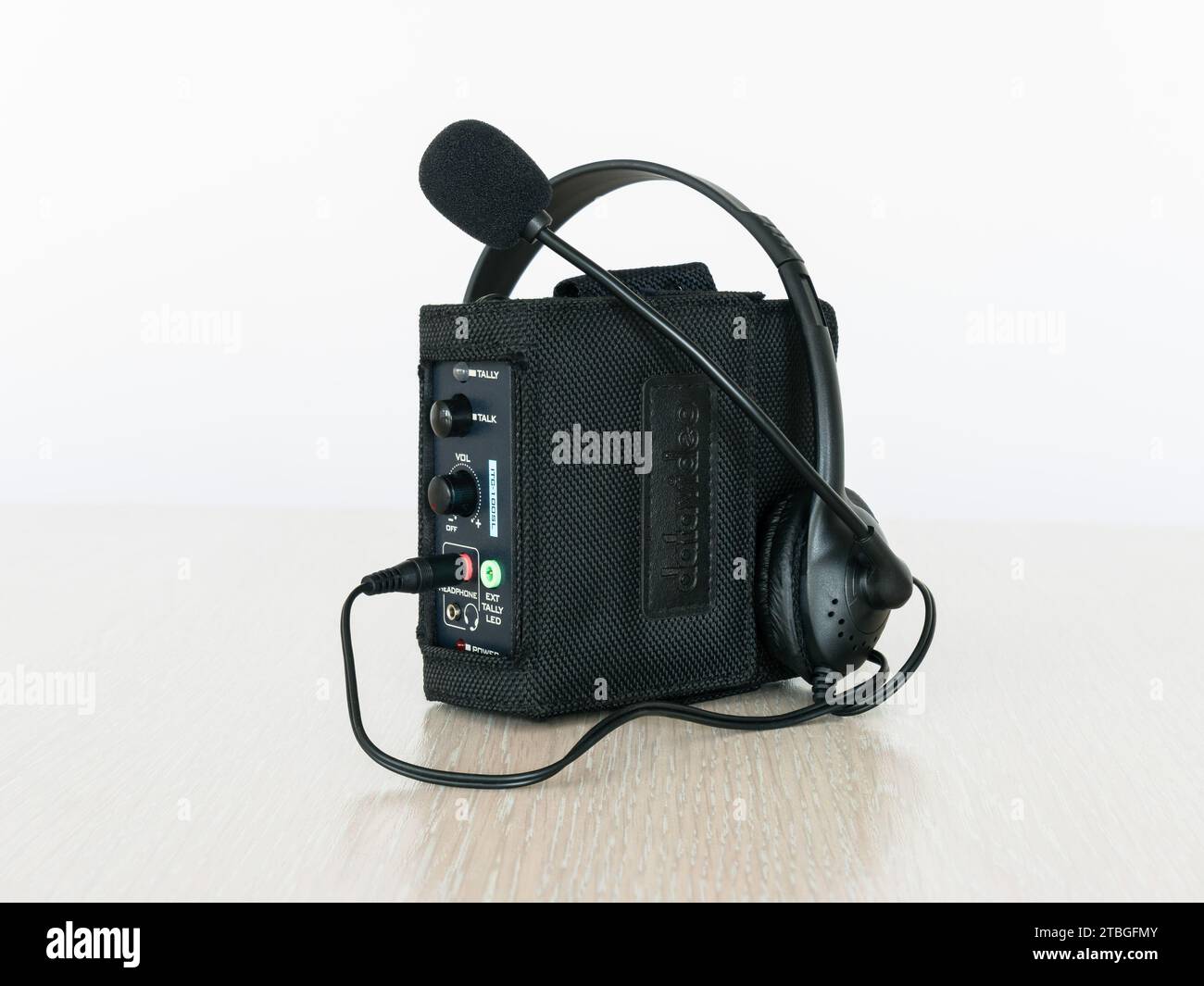 Tv set case hi-res stock photography and images - Alamy