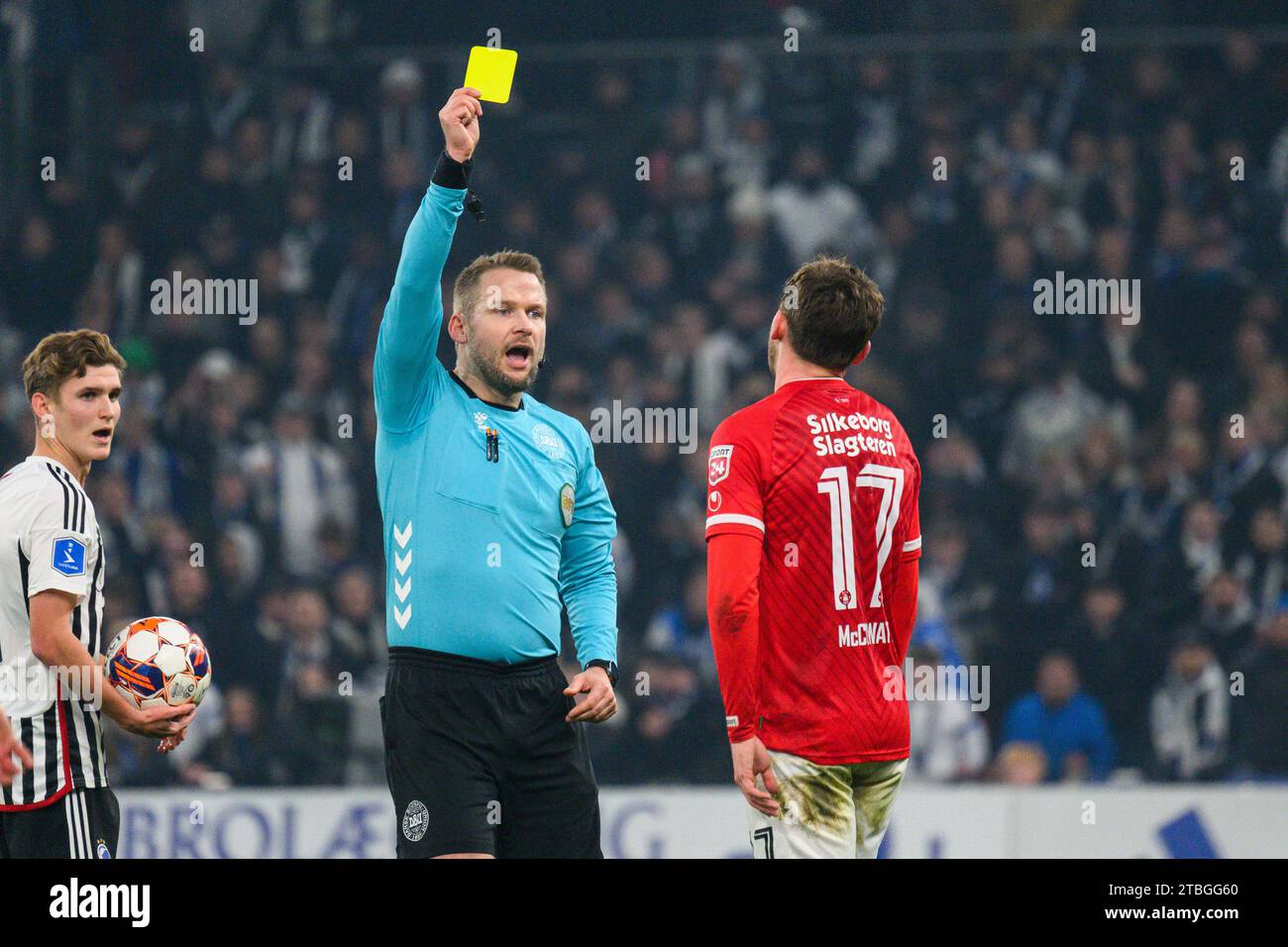 Copenhagen, Denmark. 06th, December 2023. Referee Jens Maae books ...
