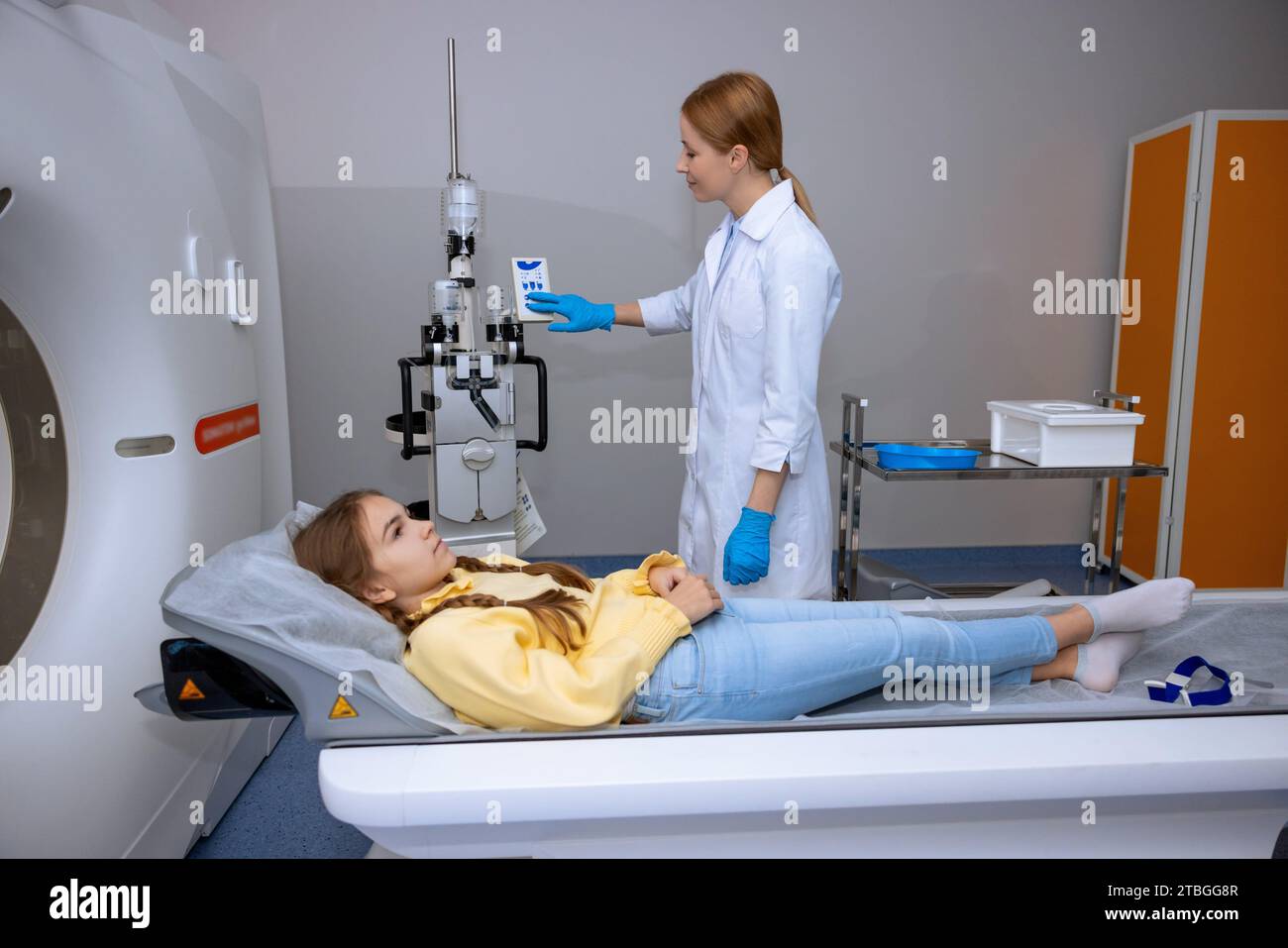 Patient lying on table doctor hi-res stock photography and images - Alamy