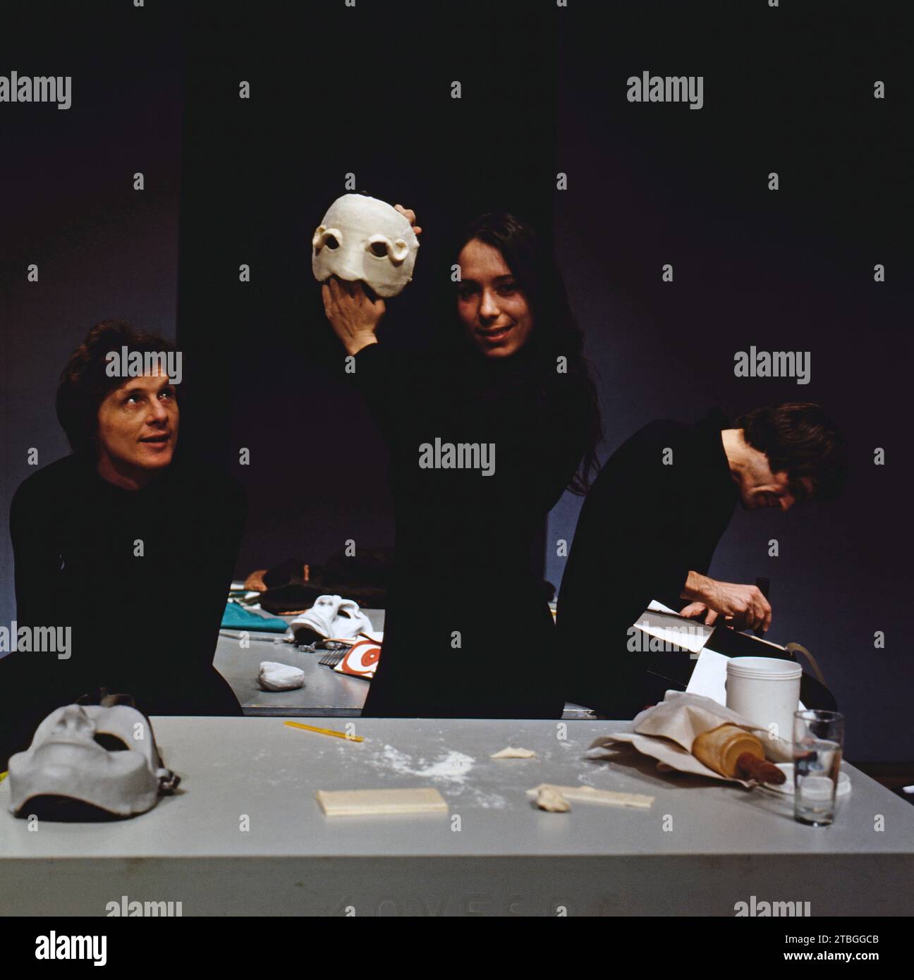 Mummenschanz Maskentheater, Theatergruppe aus der Schweiz: Andres ...