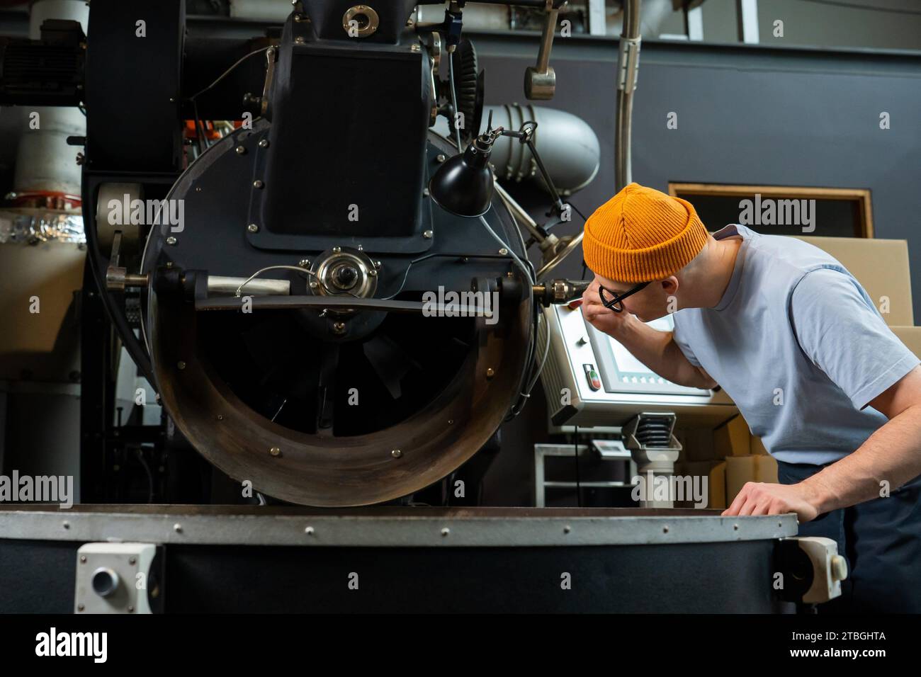 Modern manufacturing hi-res stock photography and images - Alamy