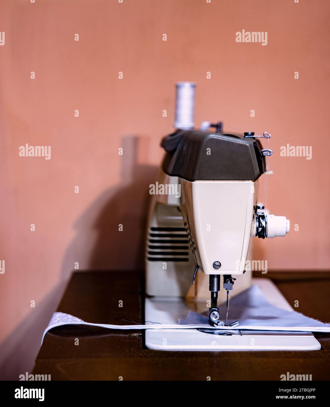 Seamstress sewing dress on machine hi-res stock photography and images ...