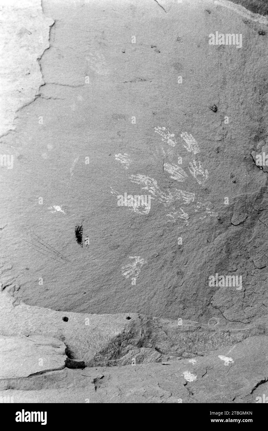 Wandmalerei in der Siedlung Inscription House, die aus Felsenwohnungen ...