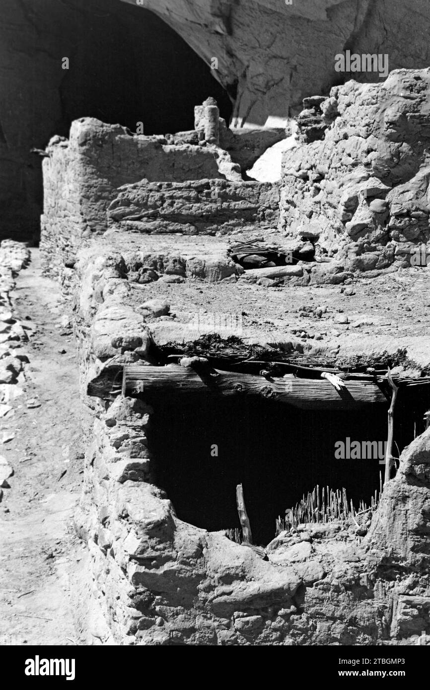 Größtenteils erhaltene Felsenwohnungen in der Siedlung Inscription ...