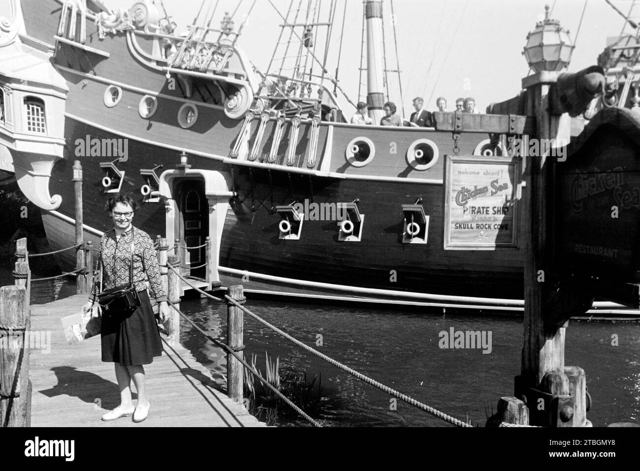 Das Piratenschiff Chicken of the Sea, später Captain Hook's Galley, in ...