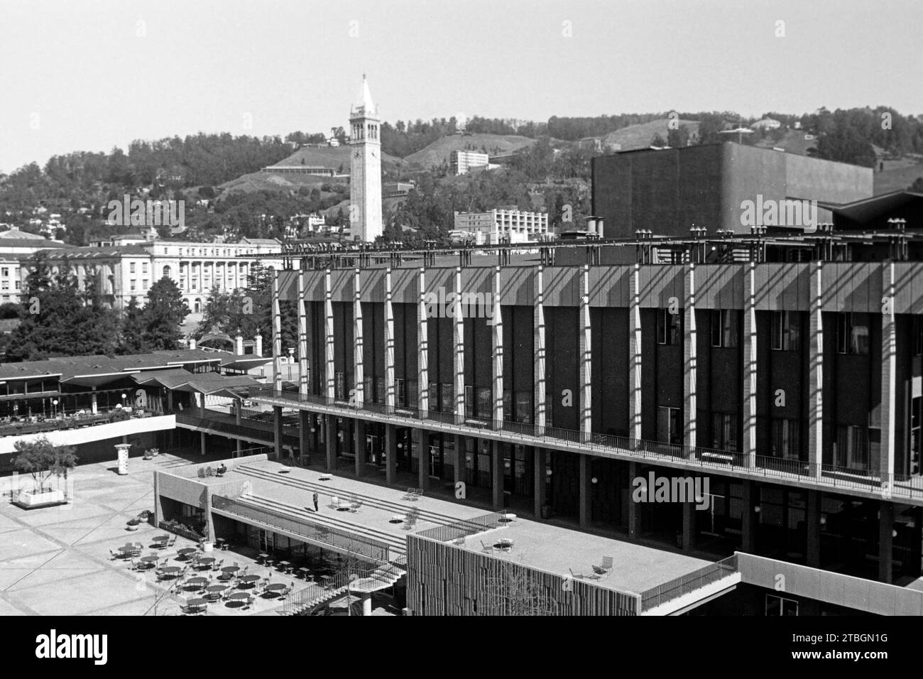 Auf dem Campus der University of California in Berkeley, rechter Hand ...