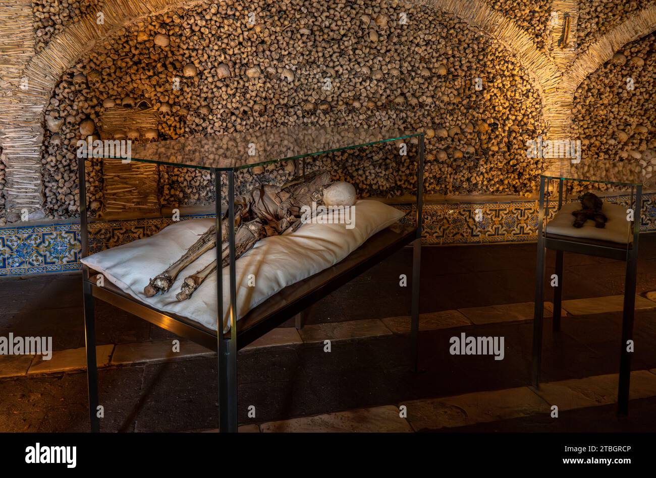 Corpse of a child hi-res stock photography and images - Alamy