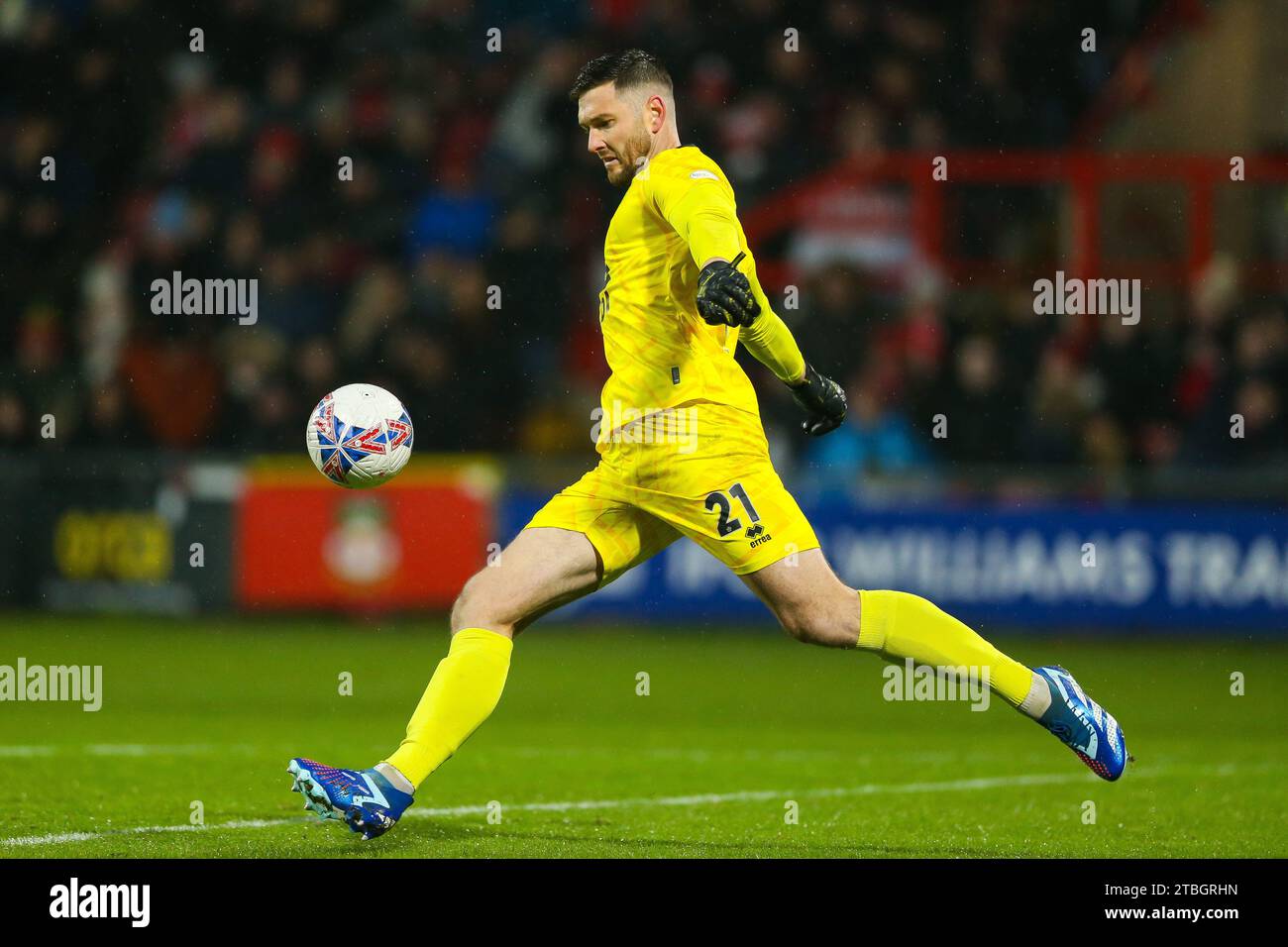 Wrexham v yeovil town hi-res stock photography and images - Alamy