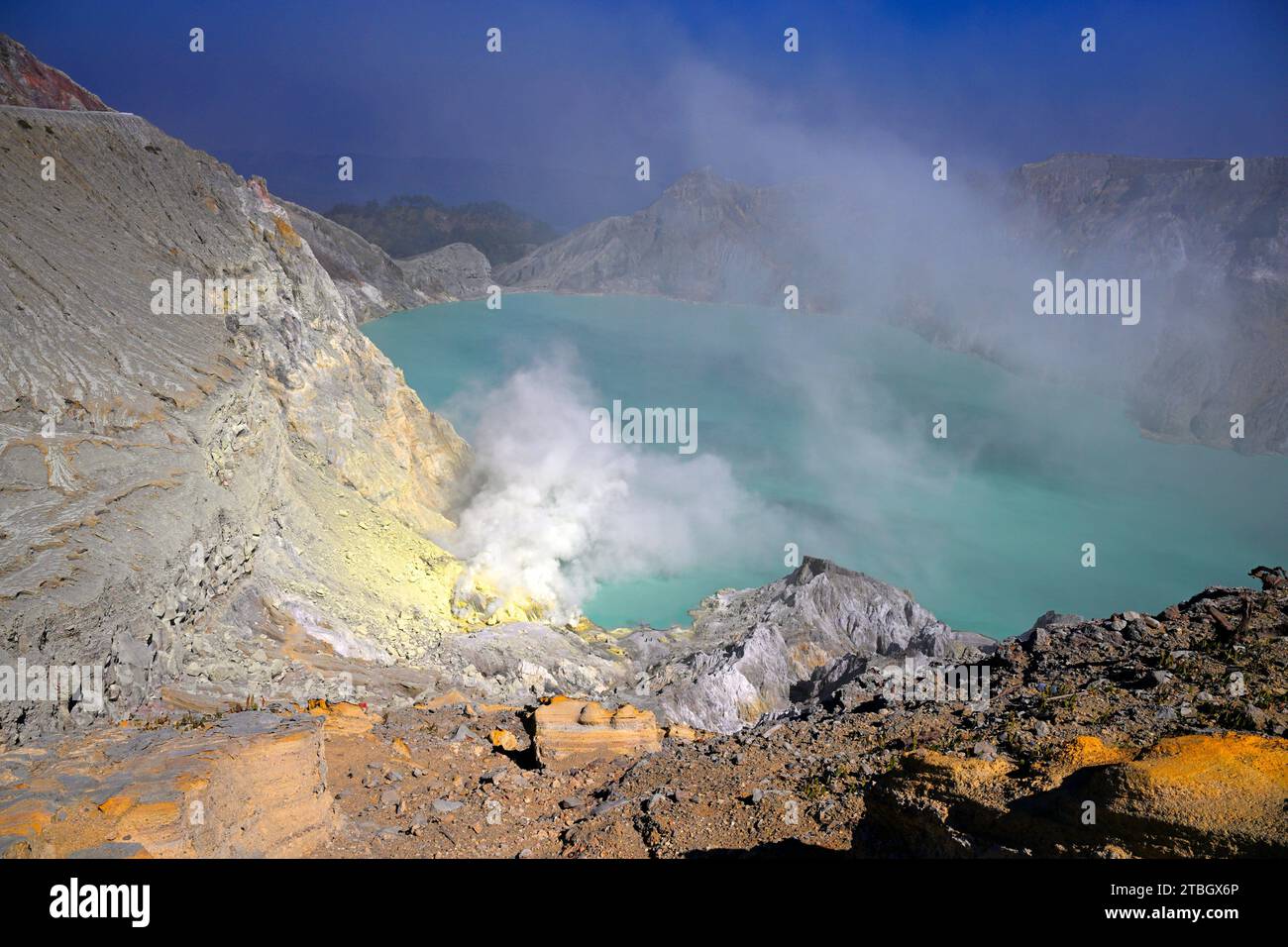 East asian tourism hi-res stock photography and images - Alamy