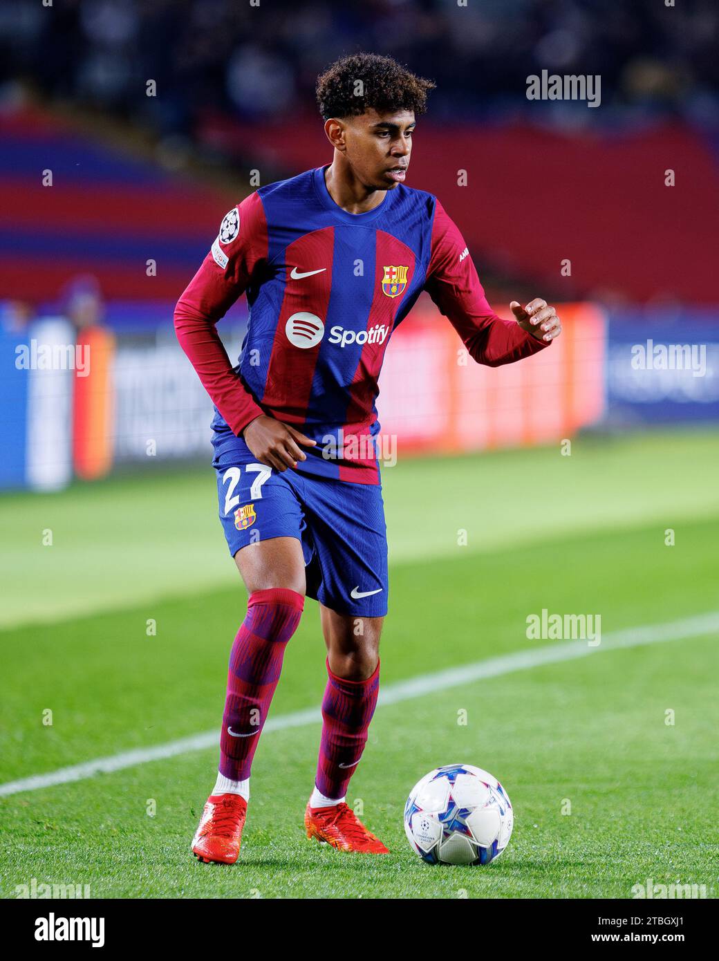 BARCELONA - NOV 28: Lamine Yamal in action during the Champions League ...