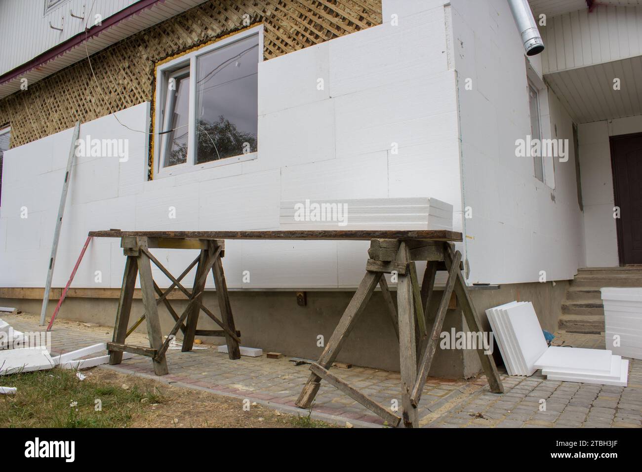 Thermal isolation building hi-res stock photography and images - Alamy