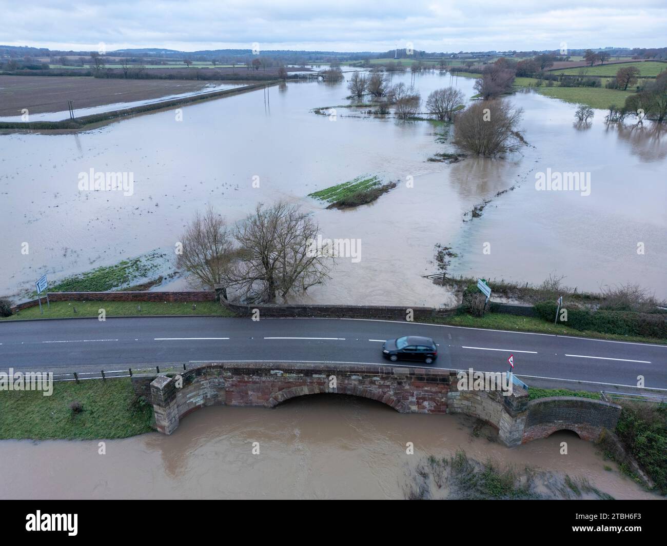 The River Anker bursts it's banks flooding fields alongside the Sheepy ...