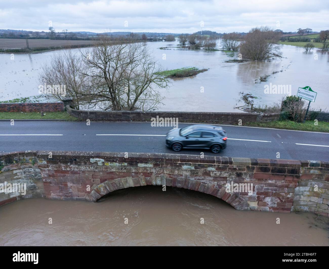 The River Anker bursts it's banks flooding fields alongside the Sheepy ...