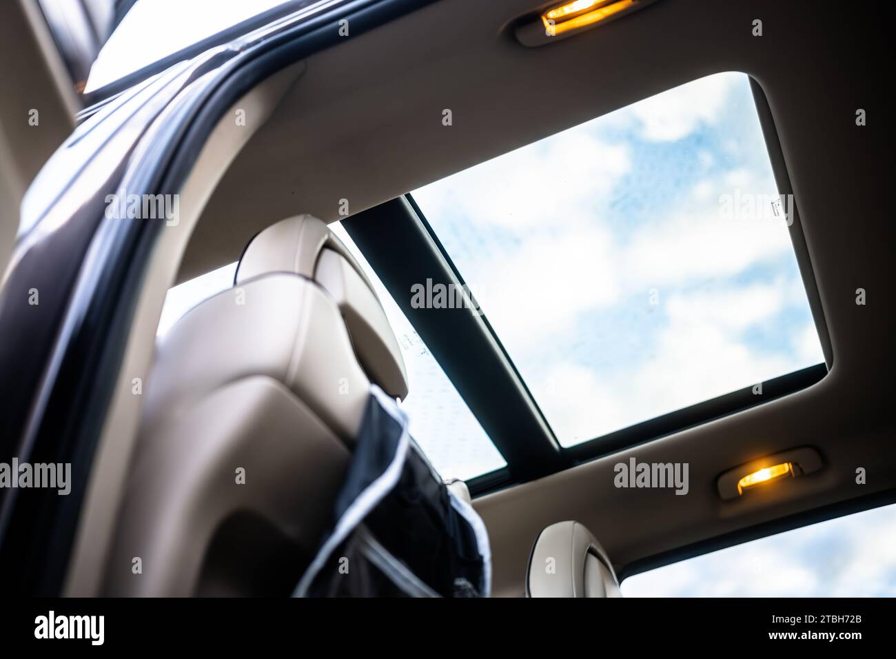 Sunroof dynamics hi-res stock photography and images - Alamy