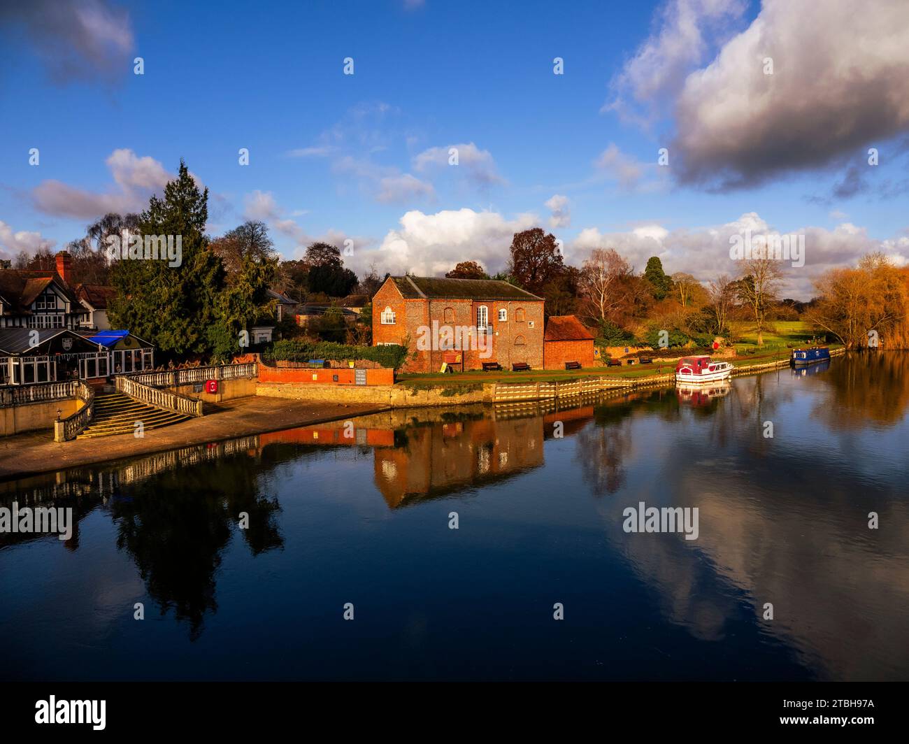 Rural England Landscape, River Thames, Wallingford, Oxfordshire ...