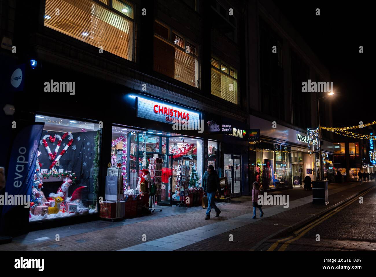 Shops at night in Southend on Sea High Street with Christmas lights ...