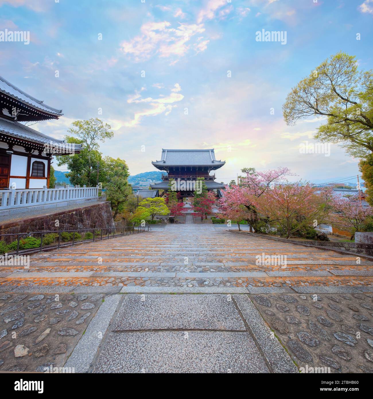 Kurodani temple hi-res stock photography and images - Alamy