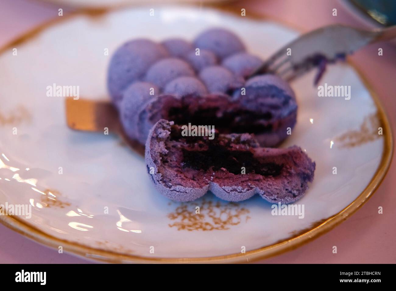 Pouring in luxury food plate hi-res stock photography and images - Alamy