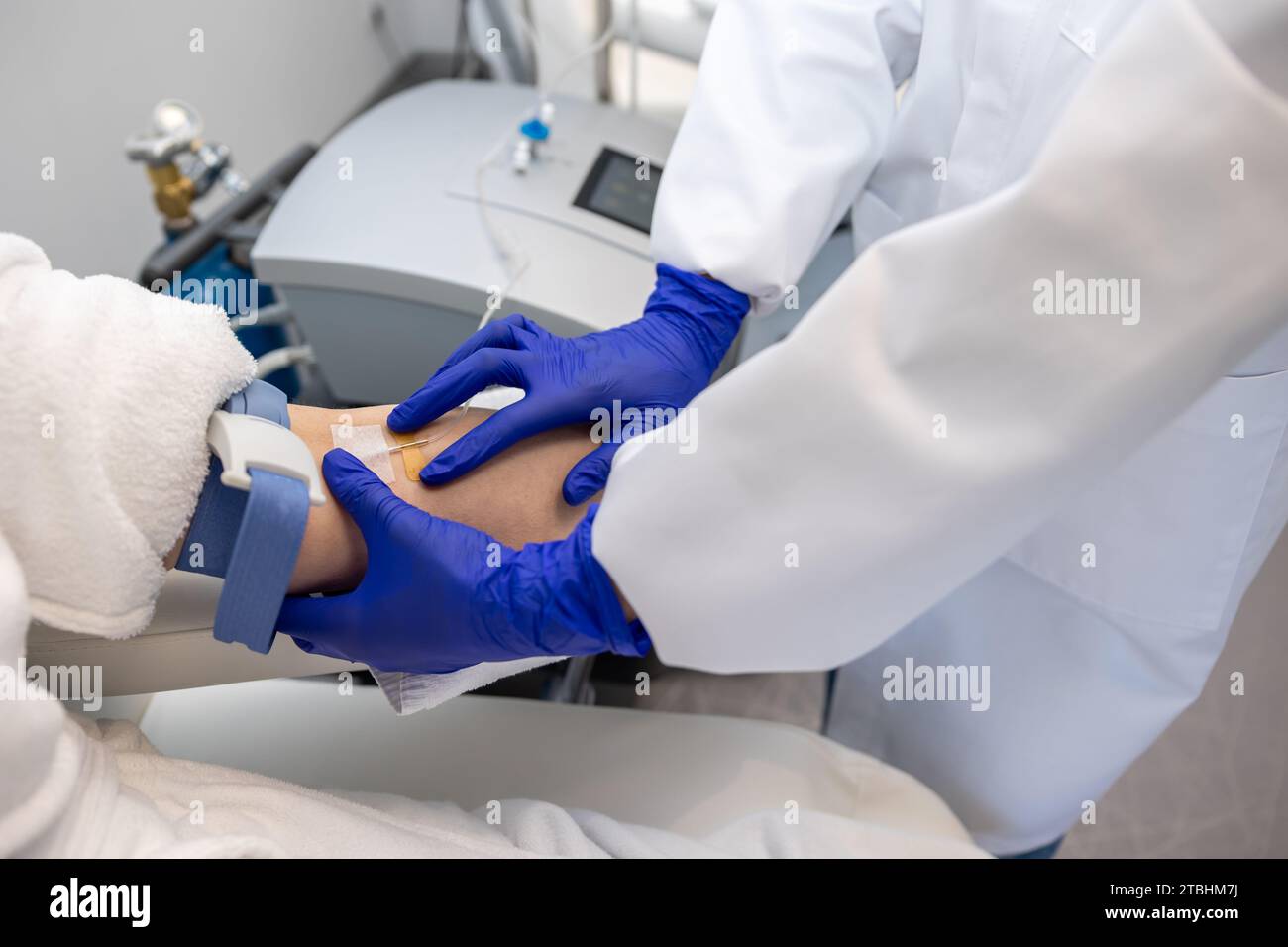 Woman receiving vitamin IV infusion drip in wellness center or beauty ...