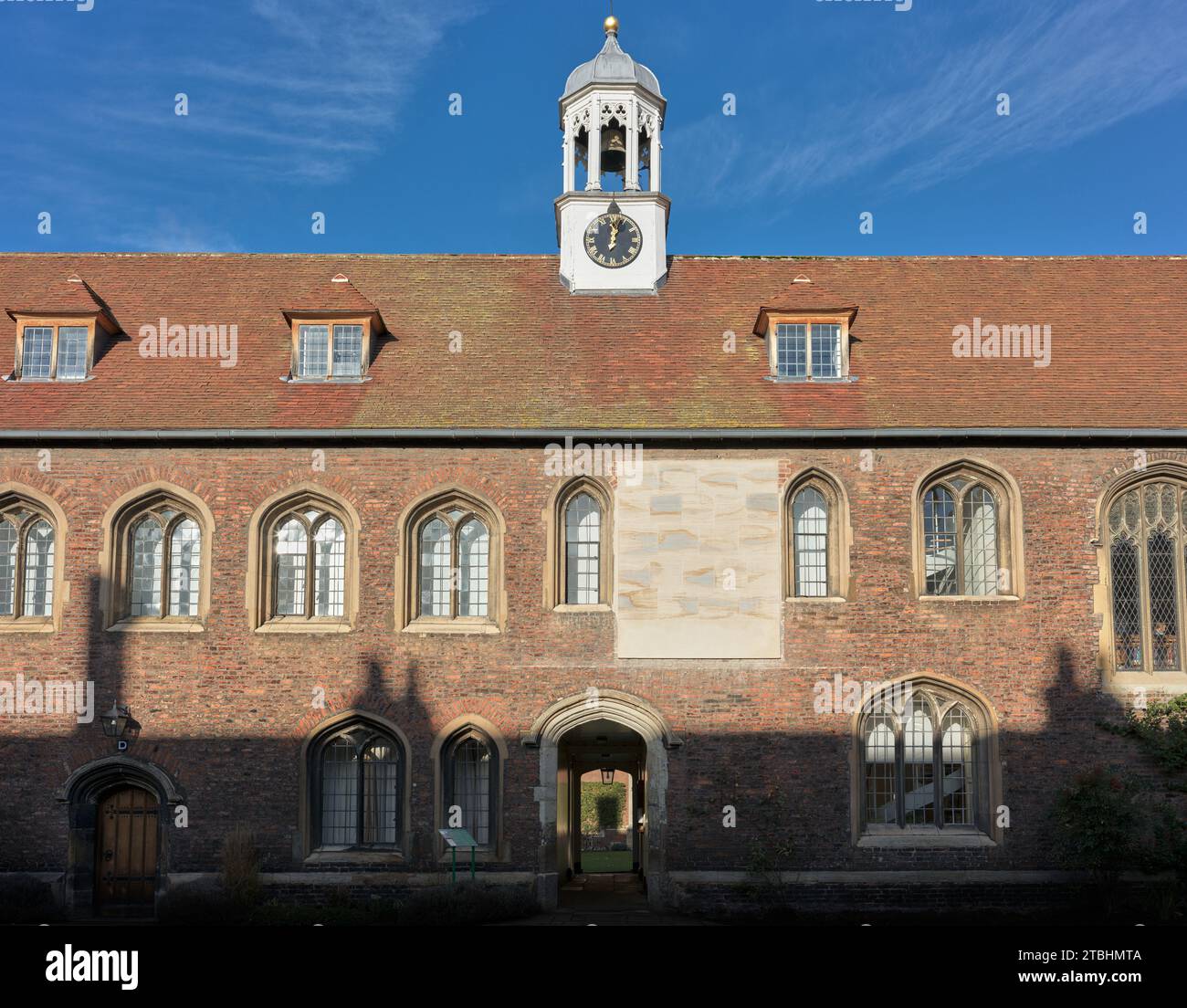 Queens court clock hi-res stock photography and images - Alamy