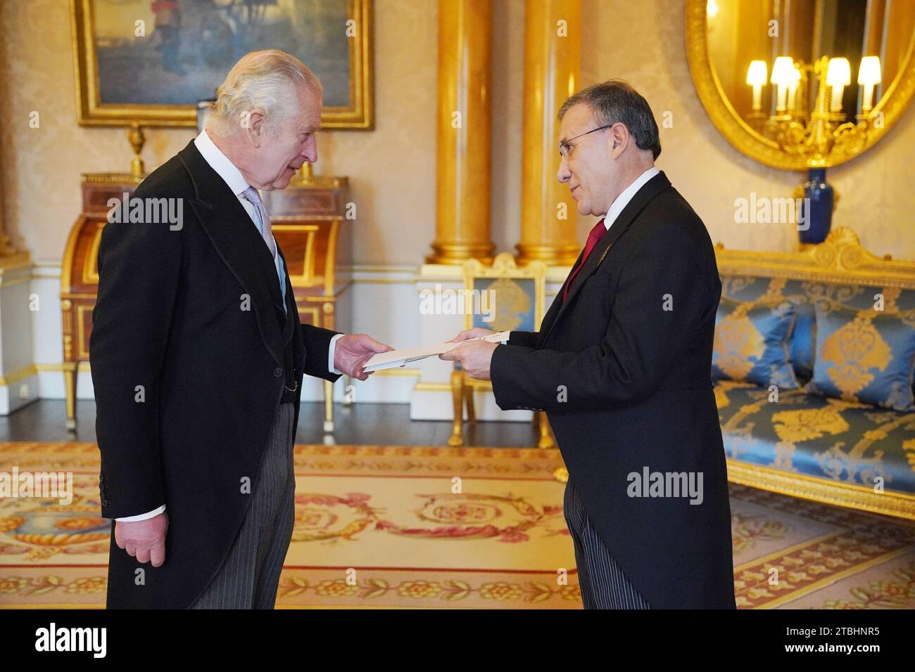 King Charles III receives Roy Leonardo Barreras Montealegre, Ambassador ...
