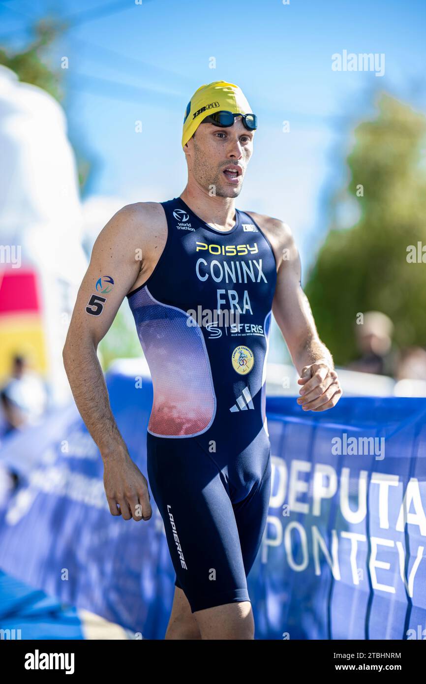 Dorian Coninx participating in Pontevedra in the 2023 World Triathlon ...