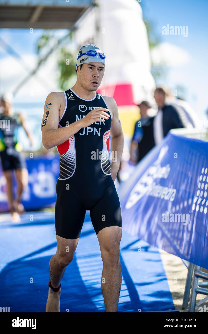Kenji Nener participating in Pontevedra in the 2023 World Triathlon ...