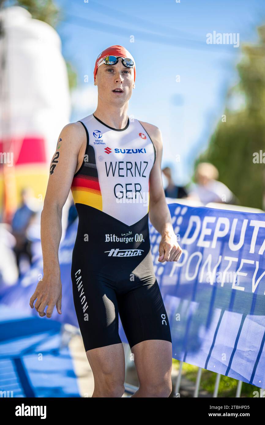 Valentin Wernz participating in Pontevedra in the 2023 World Triathlon ...