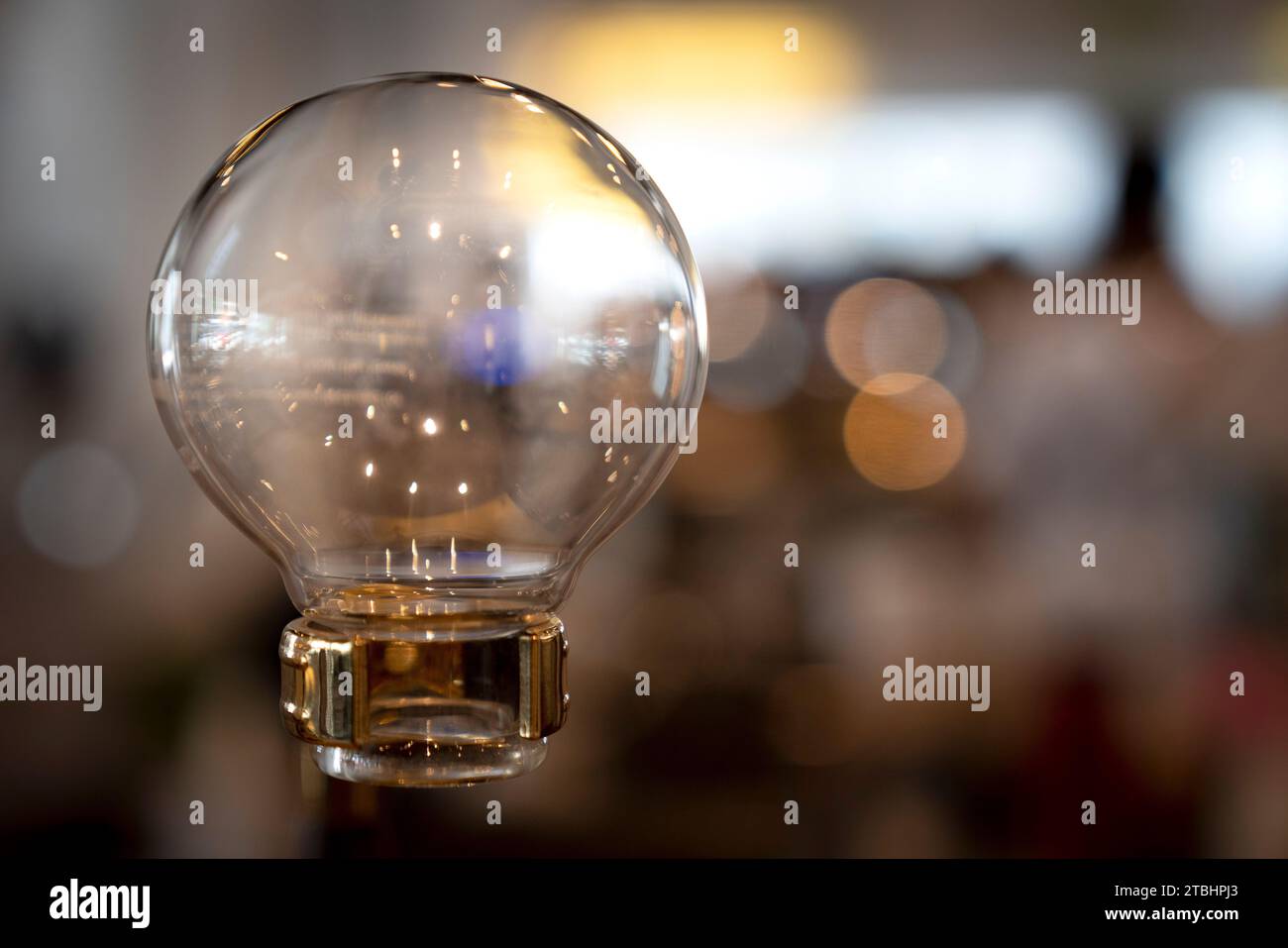 Siphon Vacuum Coffee Maker with bokeh background Stock Photo - Alamy