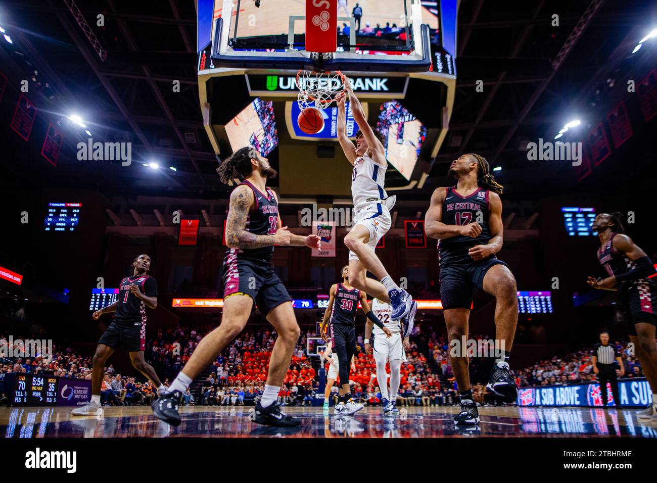 December 5, 2023: Virginia Cavaliers forward Blake Buchanan (0) dunks ...
