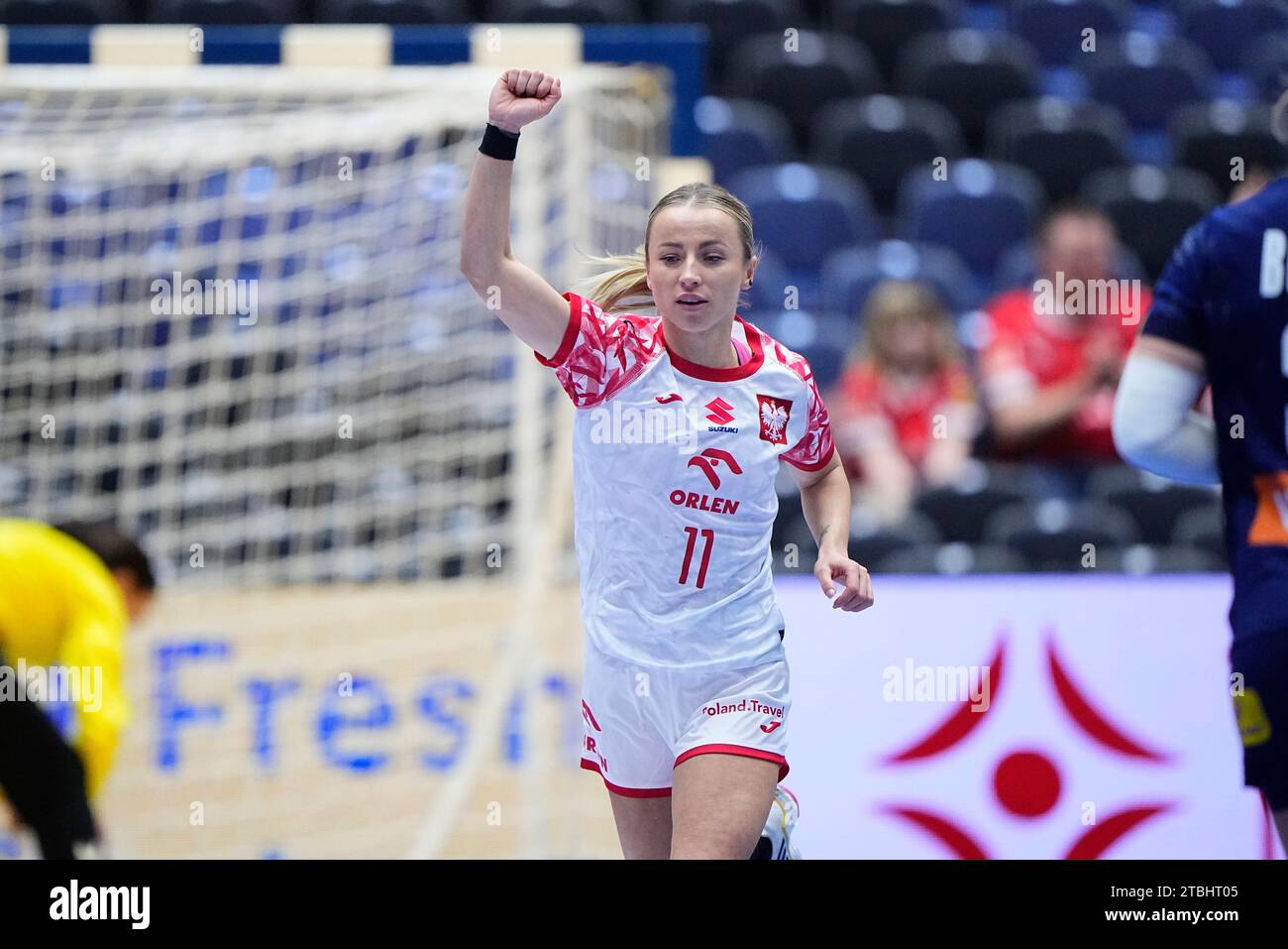 Poland's Mariola Wiertelak celebrates during a Group 3, main round IHF ...
