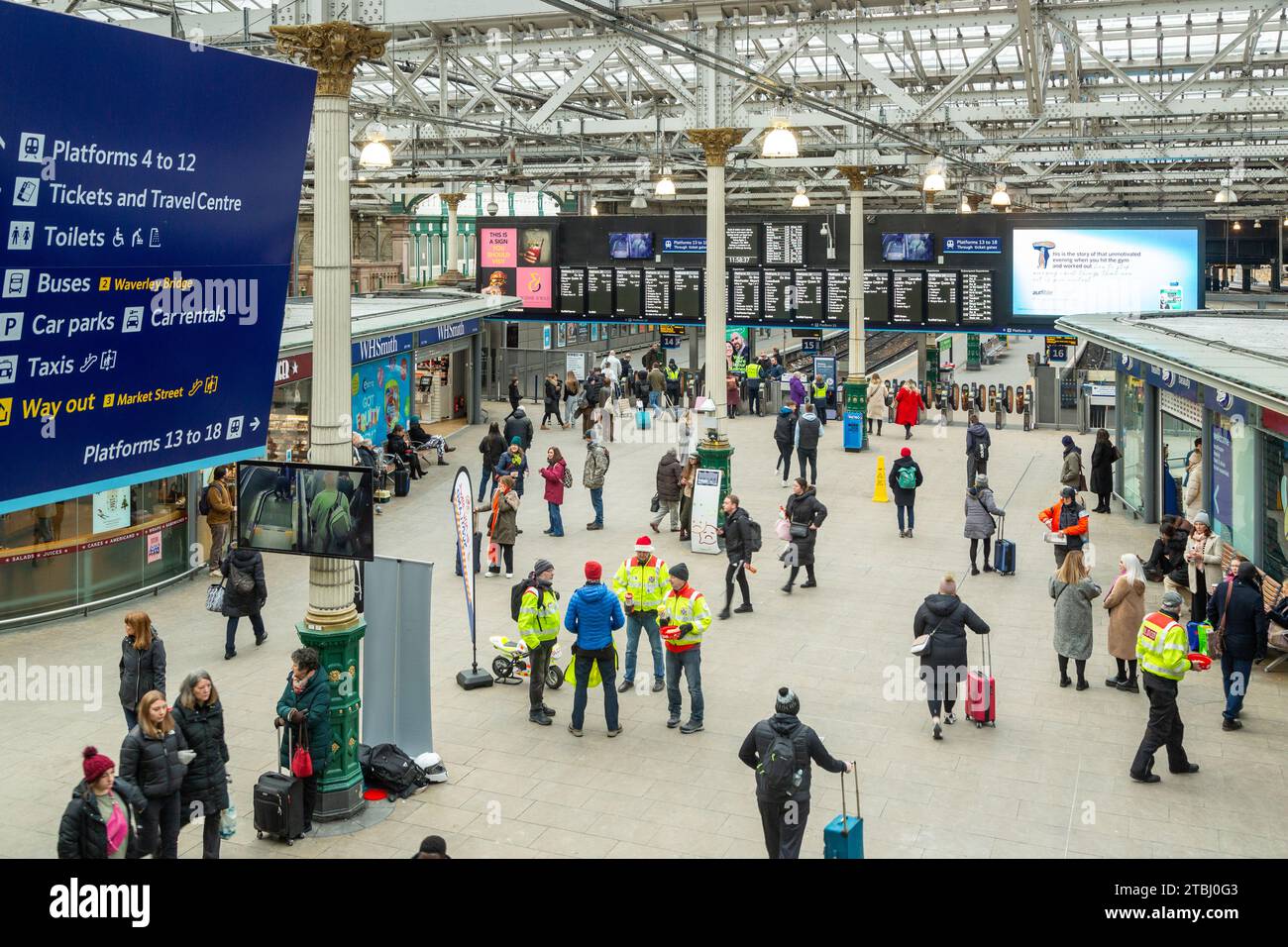 Edinburgh waverley station roof hi-res stock photography and images - Alamy