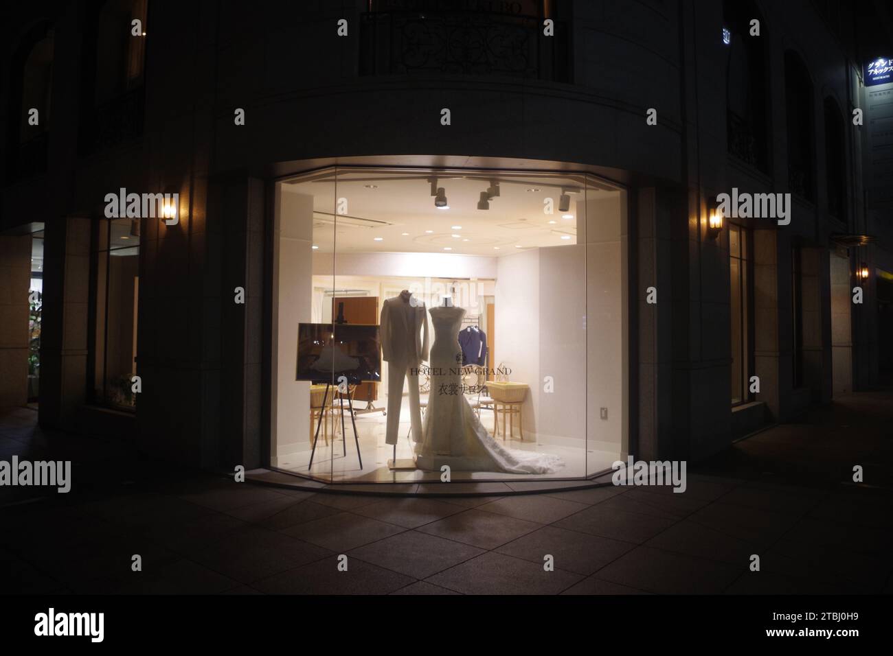 Bridal store window display hi-res stock photography and images - Alamy