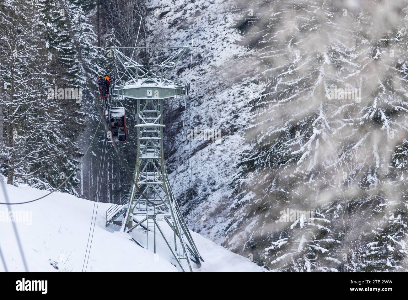 Two pulleys hi-res stock photography and images - Alamy
