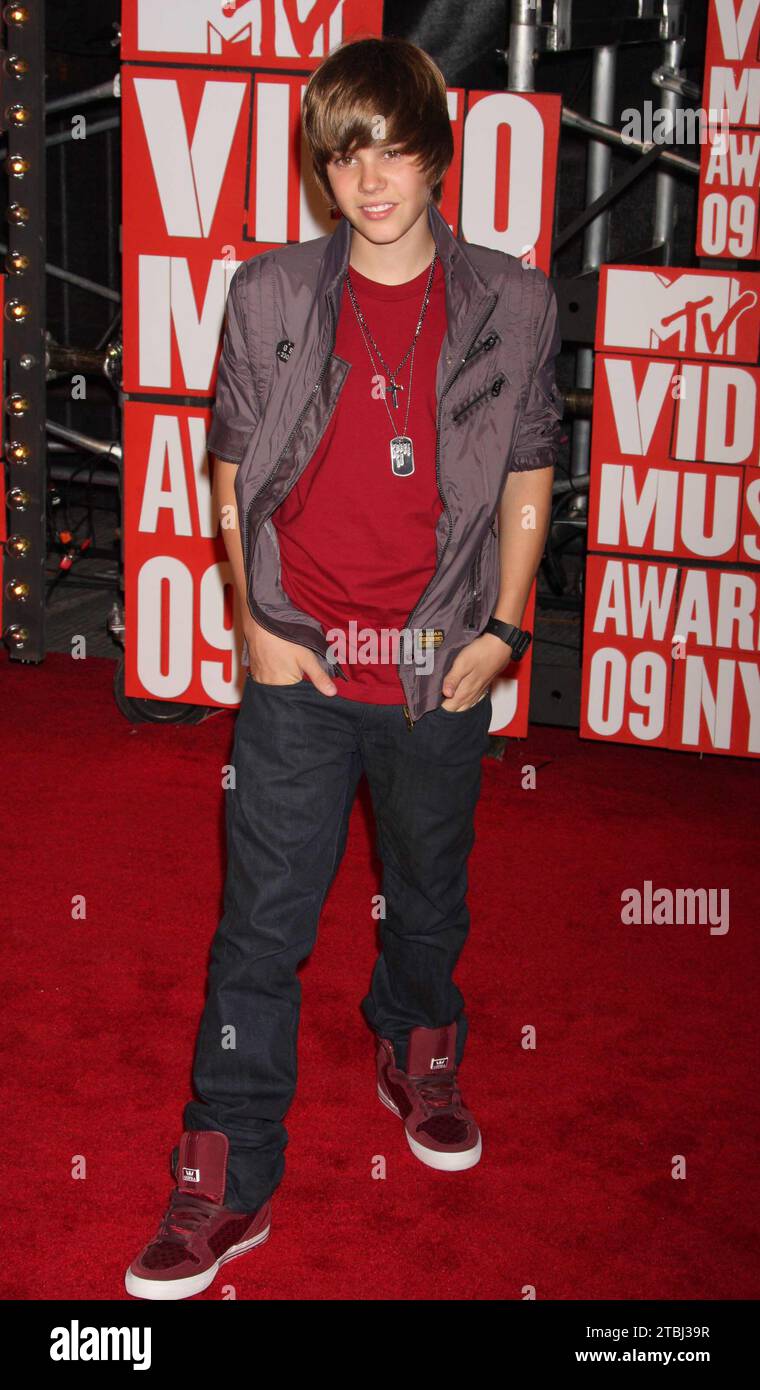 Justin Bieber arriving at The 2009 MTV Video Music Awards at Radio City ...